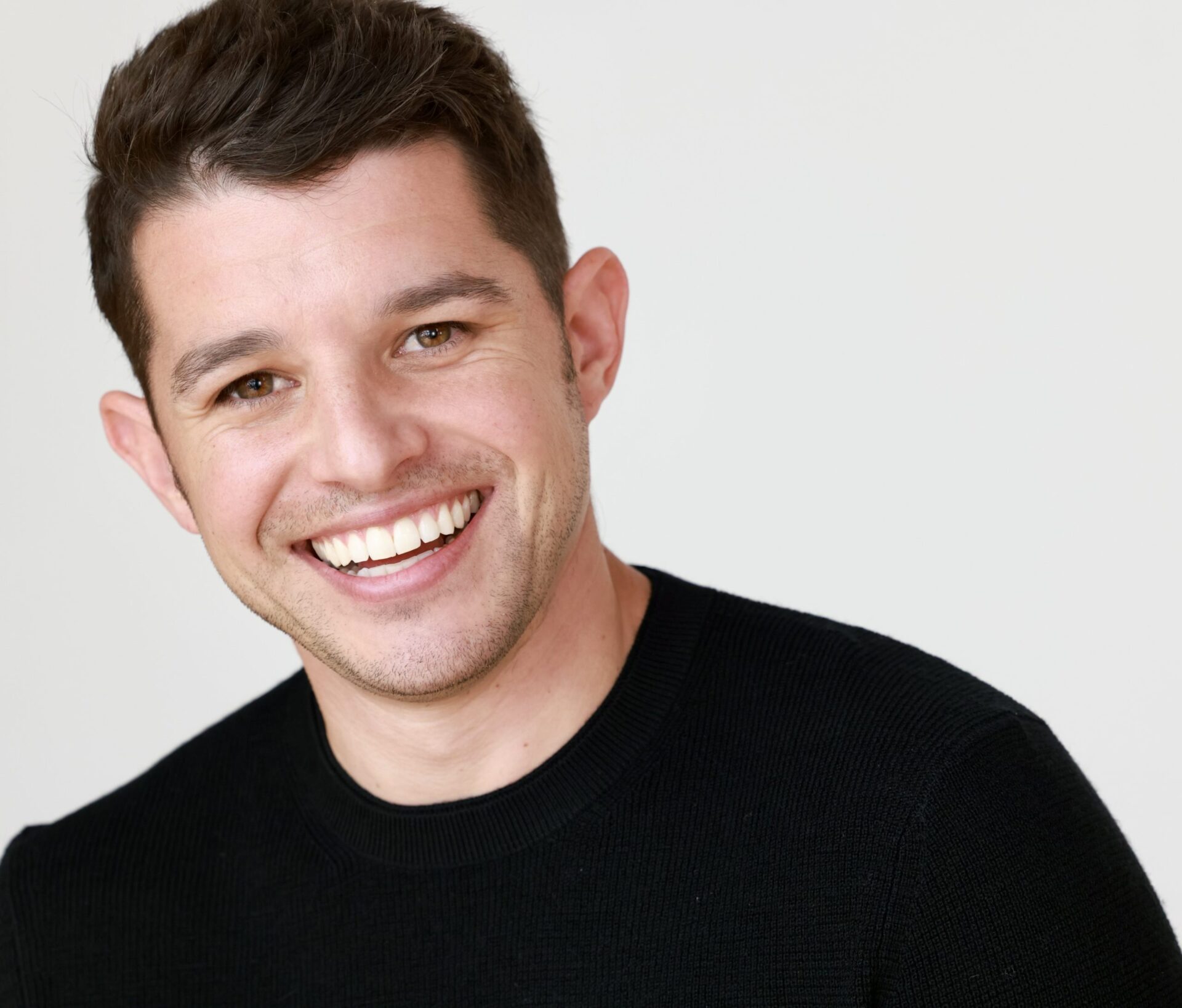 Host Harry Howard Naturally Brings Out The Best In People He Interviews ...