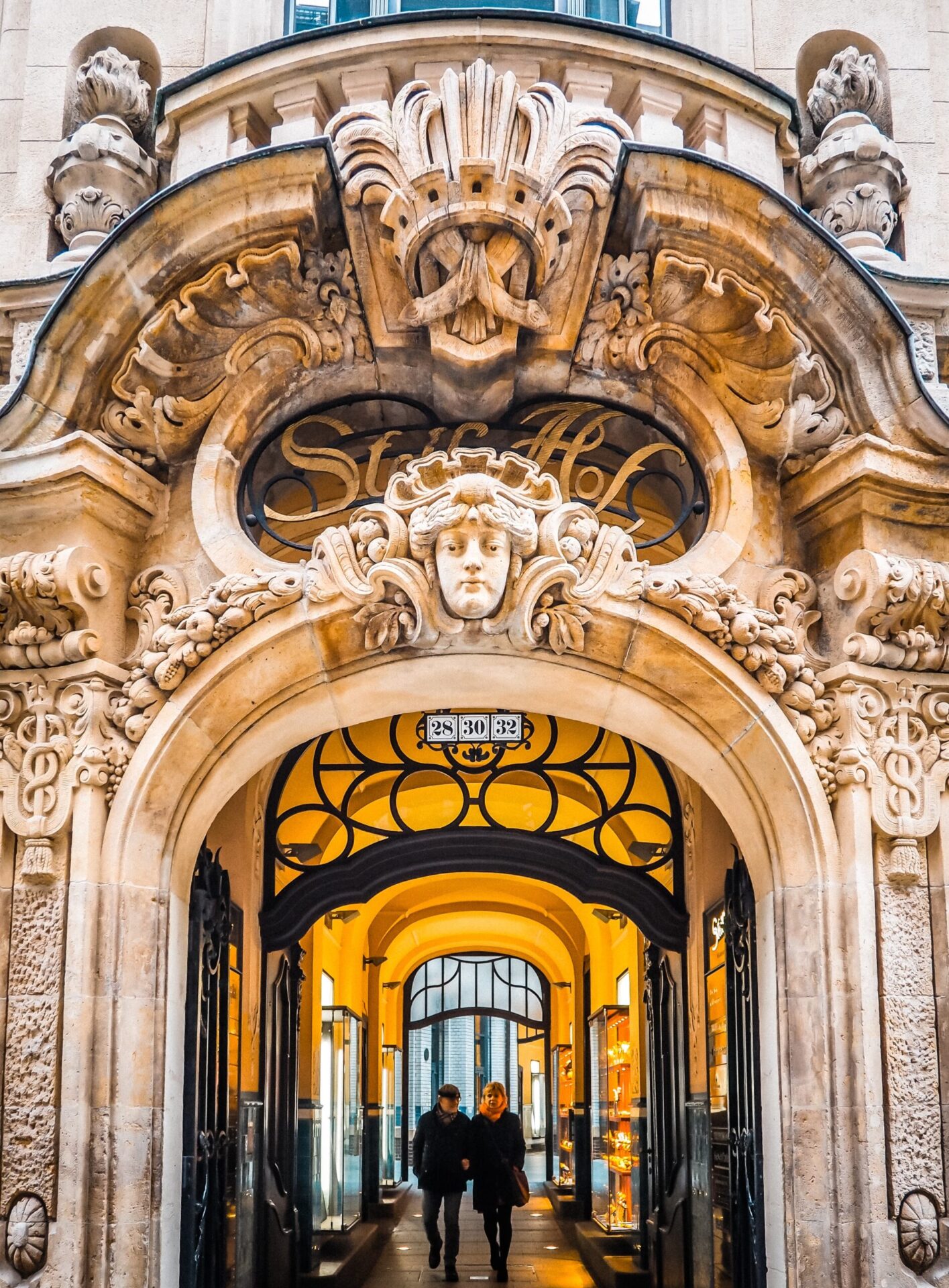 How To Find An Agent For Screenwriting - The LA Note Magazine